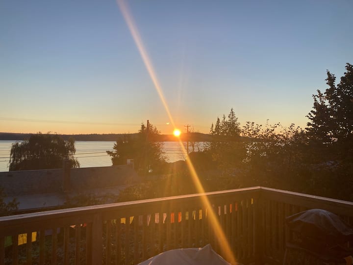 Beautiful Ocean View: Stylish Home - Courtenay, BC, Canada