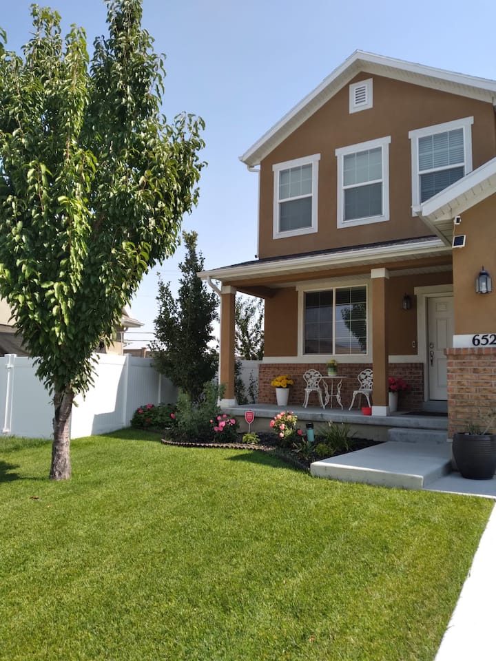 Cozy Bright And Spacious 3 Br Home Near Amptheatre - Great Salt Lake State Park, Magna