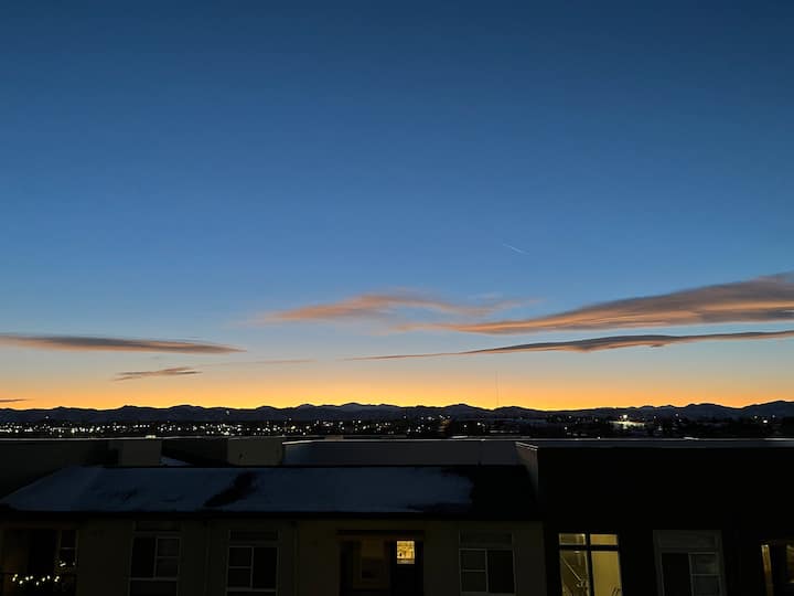 Modern Condo With Stunning Mountain Views - Englewood, CO