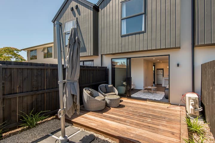 Serene Two Bedroom Townhouse Close To Airport - Christchurch