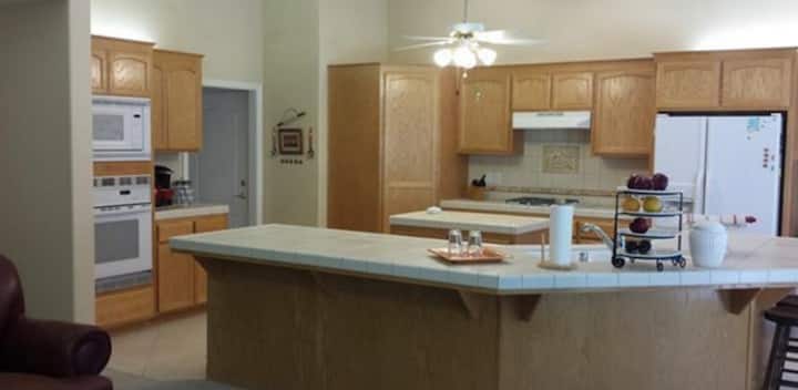 Huge And Full Amenities House - Apple Valley, CA