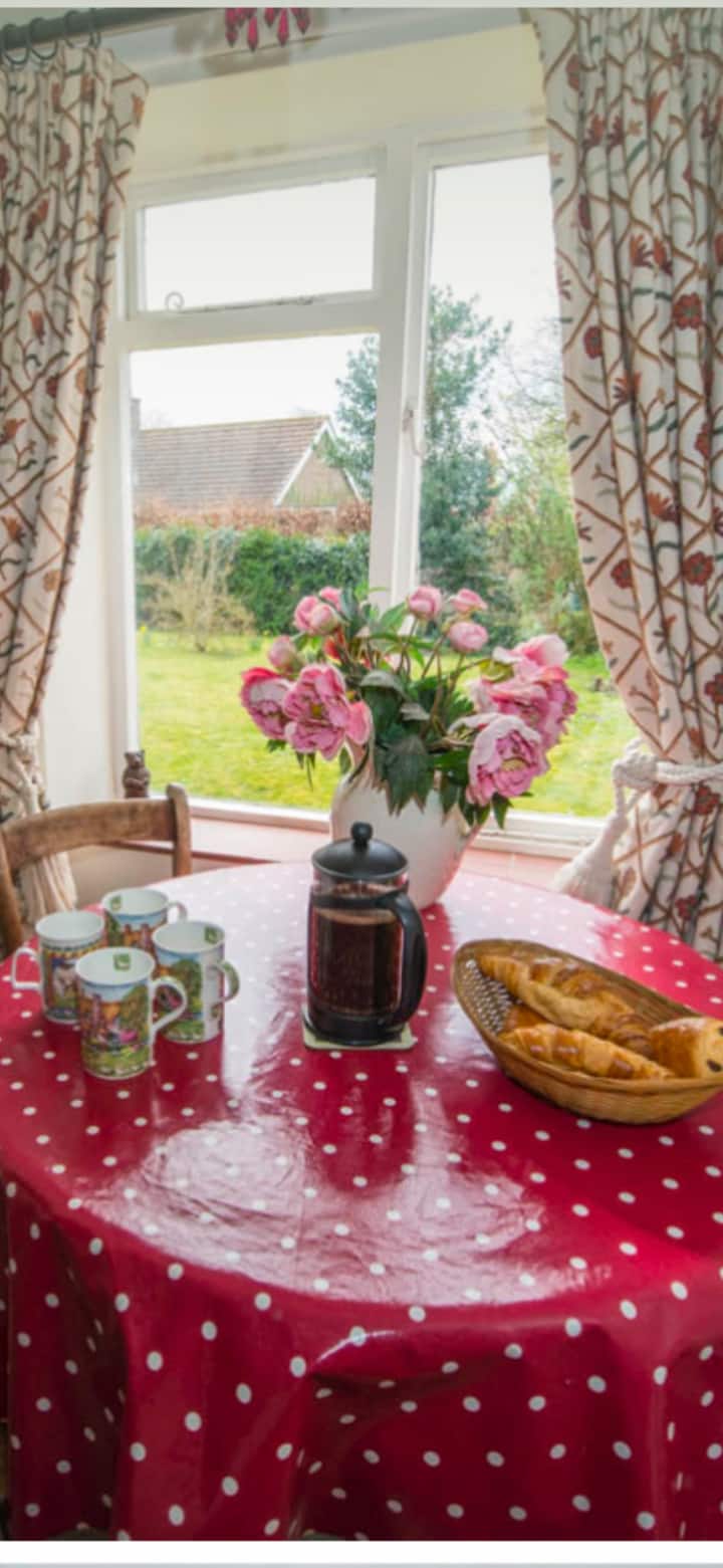 18th Century Coastal Blakeney Cottage Sleeping 4 - Blakeney