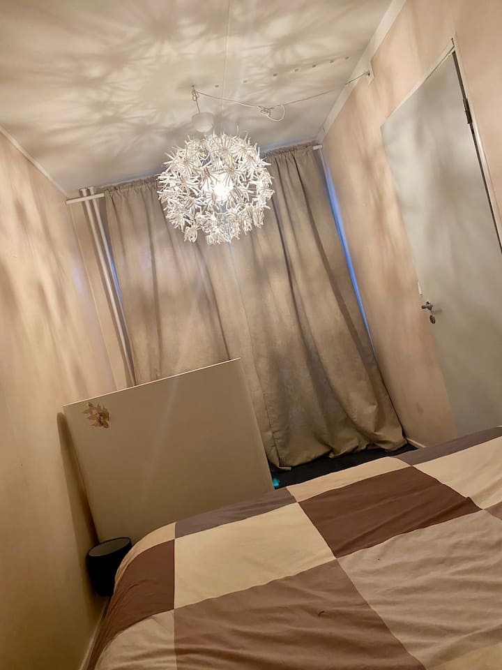 Am Renting The Whole Apart - Solna