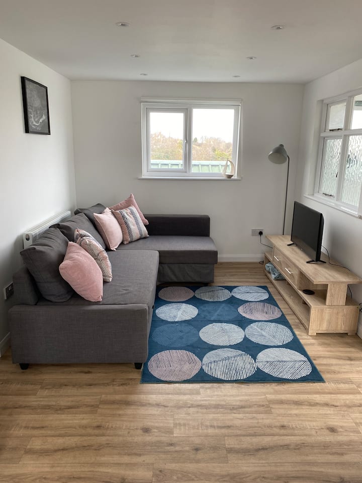 Creekside, One Bedroom Flat Overlooking Oare Creek - Faversham