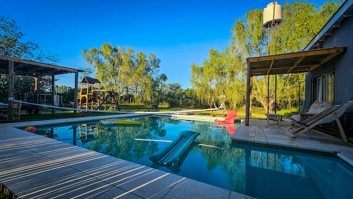 Hermosa Casa C/ Piscina 1400 Met. - Luján