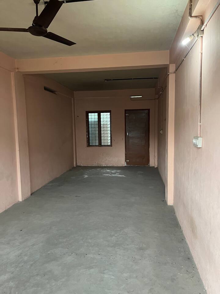 1300+ Sqft Room With Bathroom - Kothamangalam