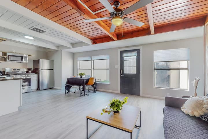 ⟫ Dog Run & Courtyard 2 Bedroom Apt W/king Bed W&d - Albuquerque, NM