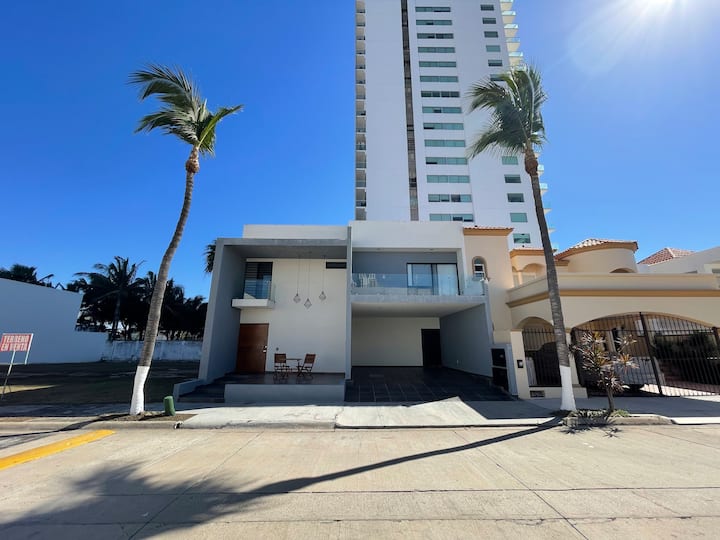Casa De Playa Con 5 Recámaras 5.5 Baños - Mazatlán