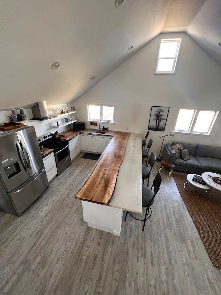 Bayview Hideaway! Remodeled Beach House On Water! - Bay City State Park, MI