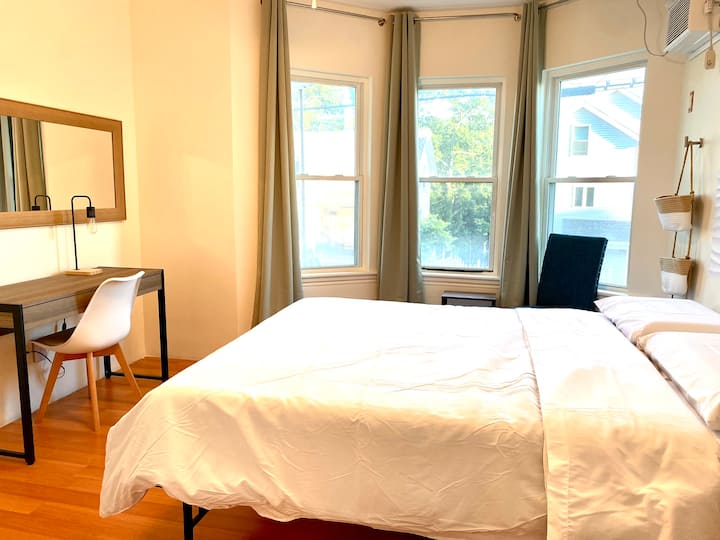 Cozy King Bed Home In Greater Boston Area - Quincy, MA