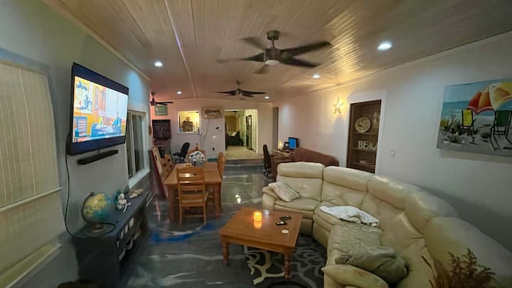 The Love Shack - St. Pete Beach