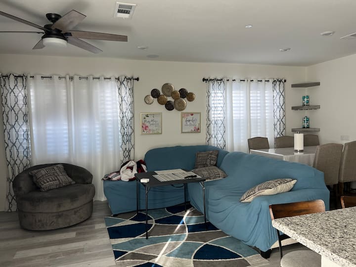 Private Bedroom W/ Private Bath - Fontana, CA