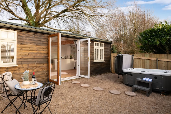 Stargazing Studio With Private Hot Tub - Blandford Forum