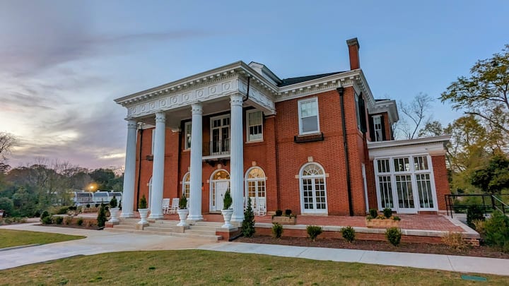 Truitt's Bridal Suite - LaGrange, GA