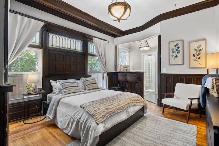 Charming Uptown Studio *New* - Minneapolis, MN