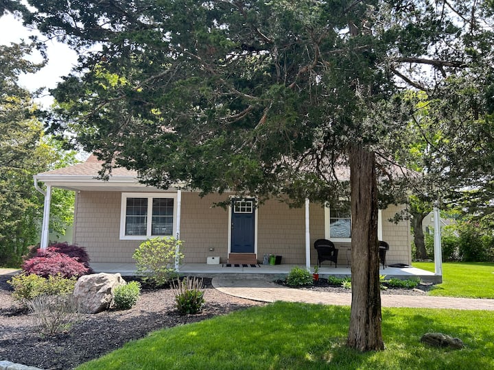 The Blue Raccoon Beach Cottage - Westerly, RI