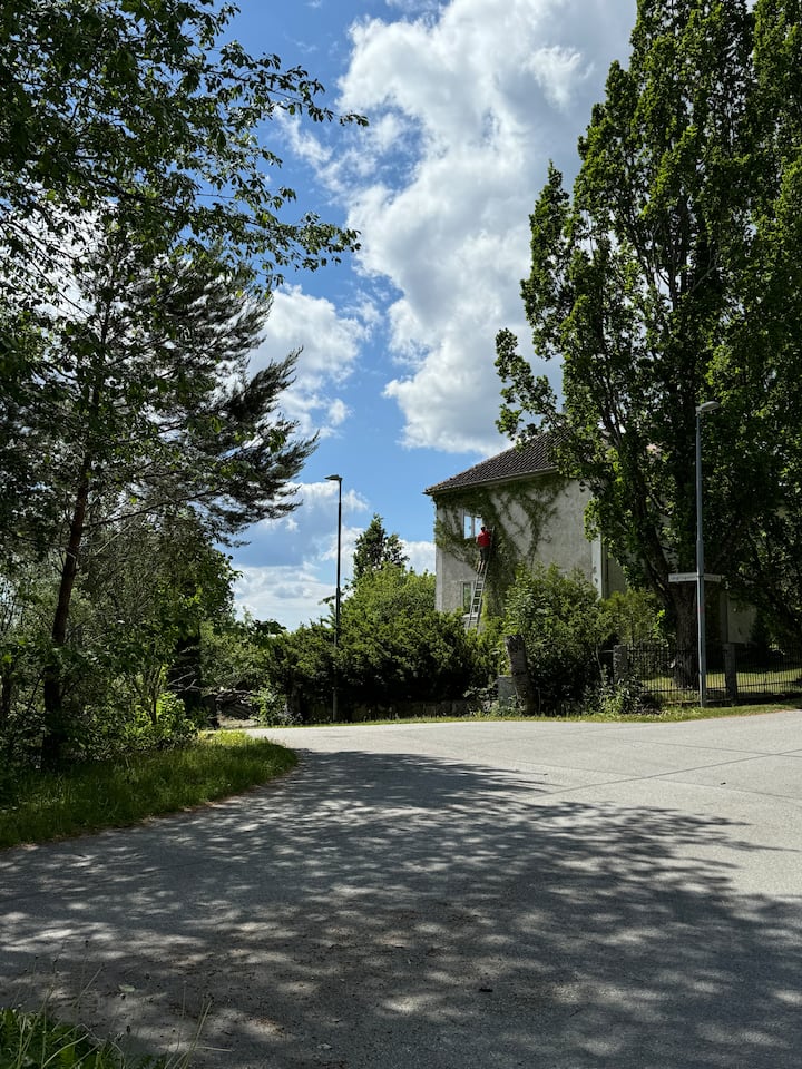 Undervåning Med Stor Trädgård - Norrtälje