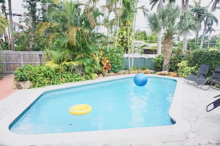 Beautiful Home Hollywood Lakes! - Hollywood, FL