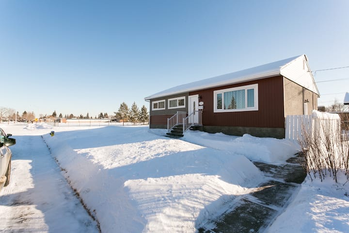 Stylish 3br 1bath North Edmonton - Saint Albert