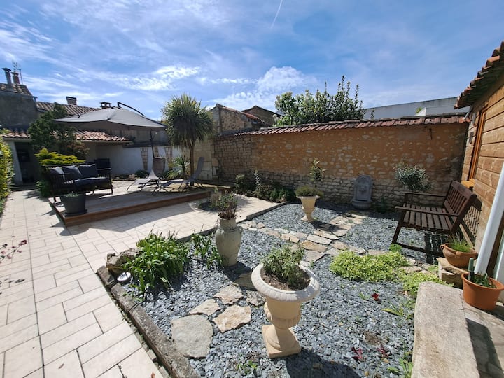 4* - Spacious Garden - Town Centre - Fibre Wifi - Saint-Jean-d'Angély