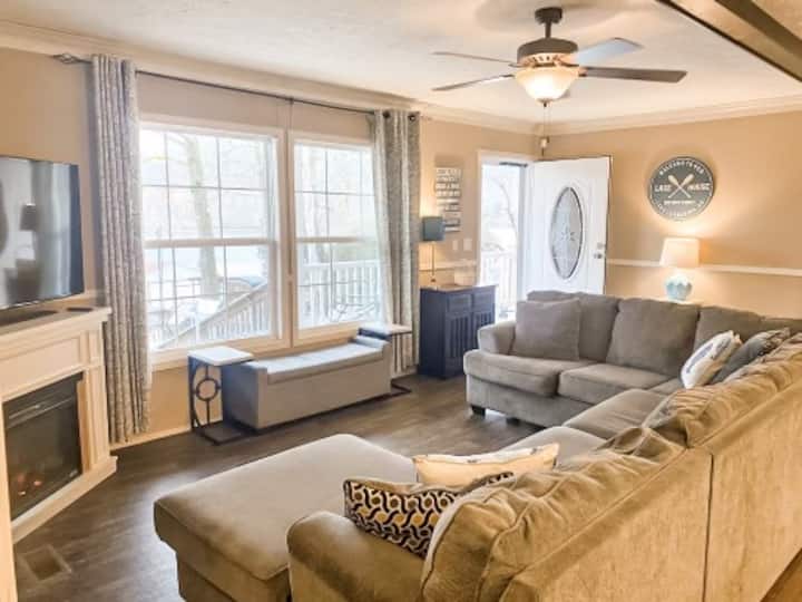Beautiful Lakefront Hideaway. - Malvern, AR
