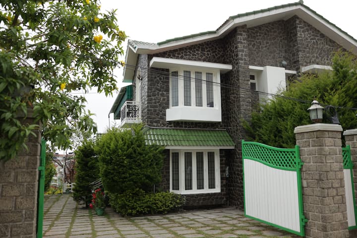 Golden Vista - Luxury Homestay - Kodaikanal