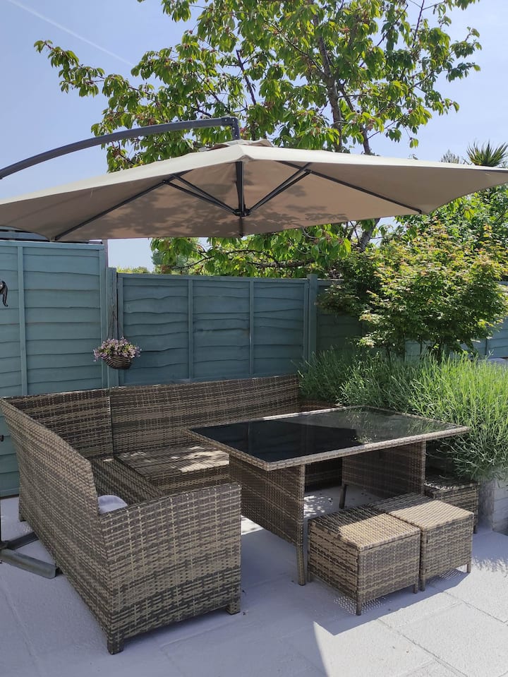 Charming Seaside Home - Steyning