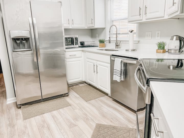 Discover Your Home Away From Home: 3b/2b Condo - Cary, NC