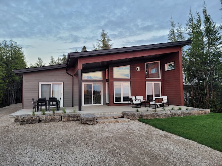 Lonely Island Beach House - Sauble Beach