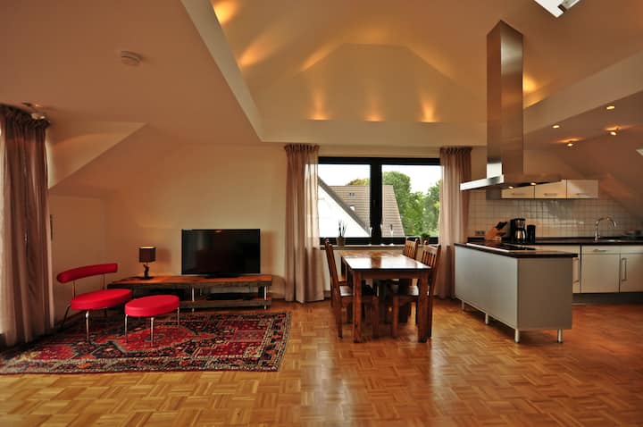 Großzügige Dachgeschoss Wohnung - Bielefeld
