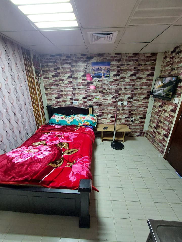 A Backpacker Entire Studio - Downtown - Abu Dhabi