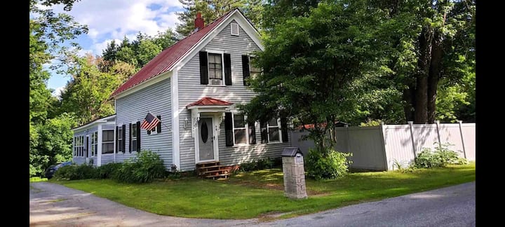 Cozy, Comfy And Spacious - Claremont, NH
