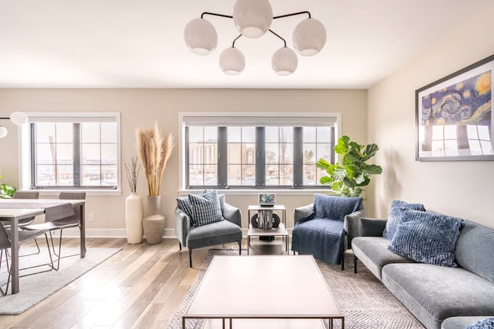 Spacious 2 Br Apt Near Lga W/ Driveway Parking - New York