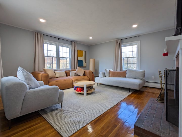 Cape Vacation In Style! Close To Main St & Beaches - Woods Hole, MA