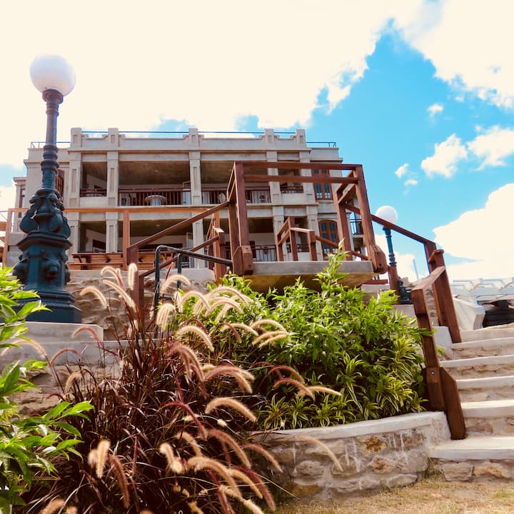 Unique Waterfront-perfect For A Group. 5 Suites. - Antigua and Barbuda