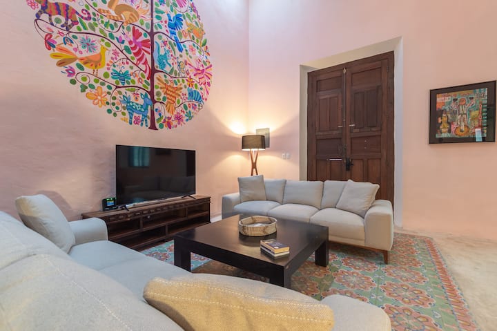 Colonial Home W/ Pool, Fast Wi-fi + Full Kitchen - Mérida