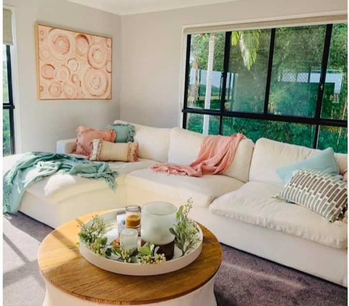 Bright & Peaceful Highset Home - Nambour