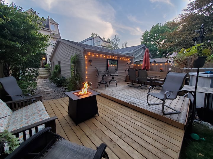 Family Home In Toronto With Large Private Backyard - Toronto
