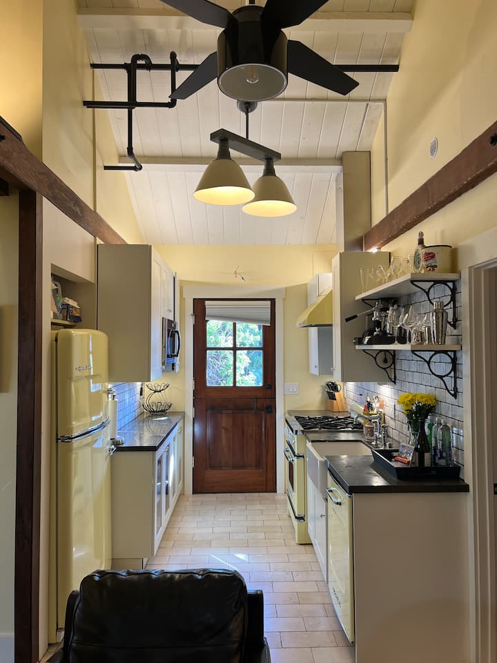 Downtown Charming-2 Br 2 Ba Flat Carmel-by-the-sea - Point Lobos State Natural Reserve, Carmel-By-The-Sea