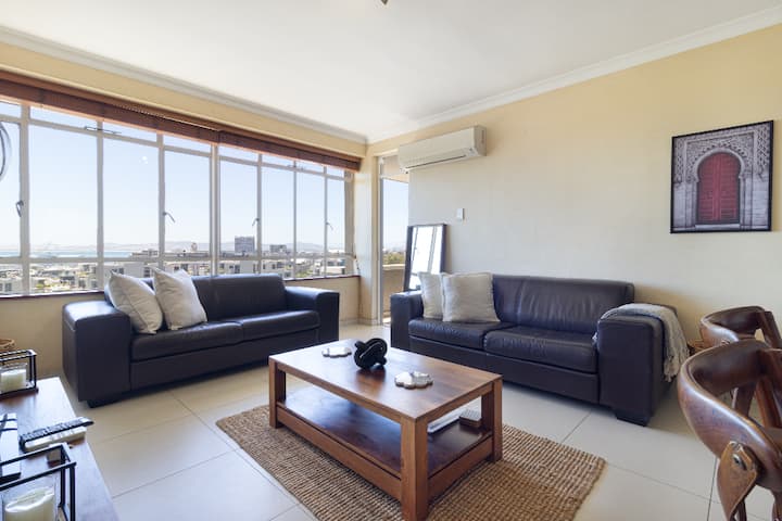 Devonshire 2 Bed Apartment Green Point - Camps Bay