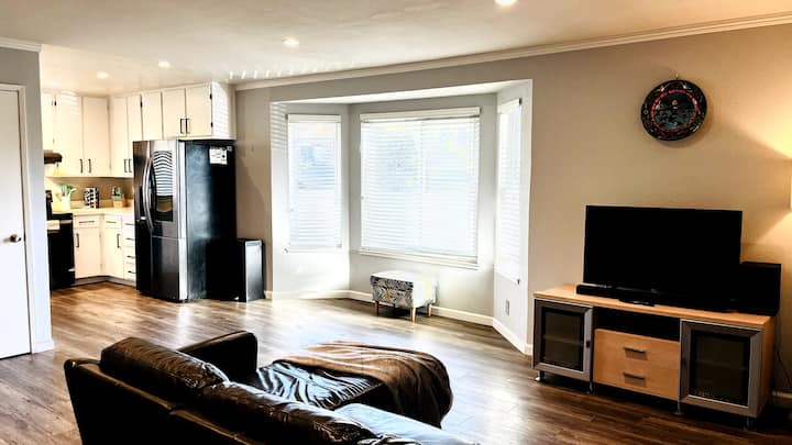 1 Bed / 1 Bath Condo; Garage, Pool / Private Patio - San Jose, CA