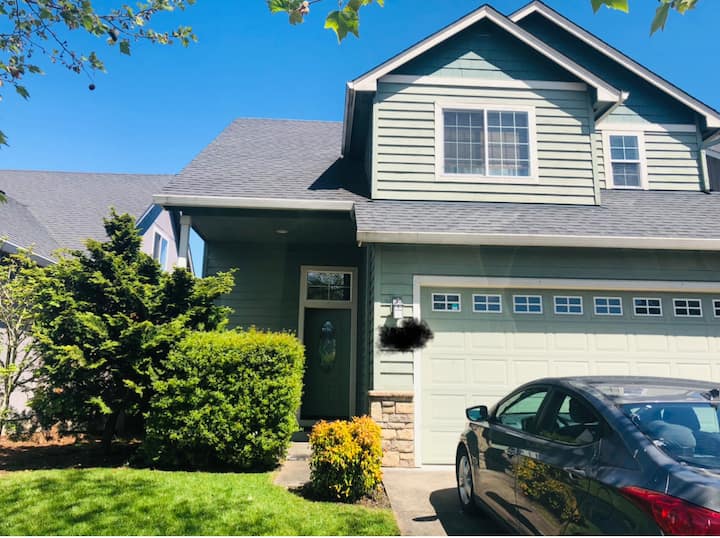 3 Bedroom 2.5 Bath, Family Home - Eugene, OR