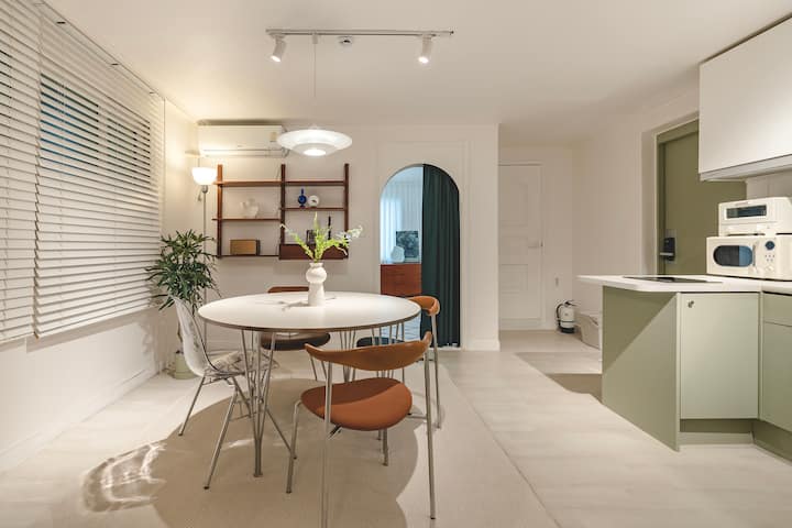 Cherish-홍대역 도보·연남동·공항철도·한건물3개 숙소,짐보관 - Seoul