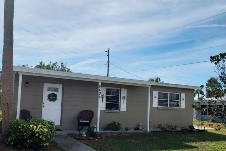 Cozy Cottage In Warm Mineral Springs - North Port, FL