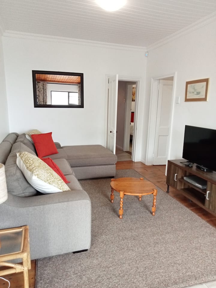10 Sleeper, Family Home,2 Bath - Gansbaai