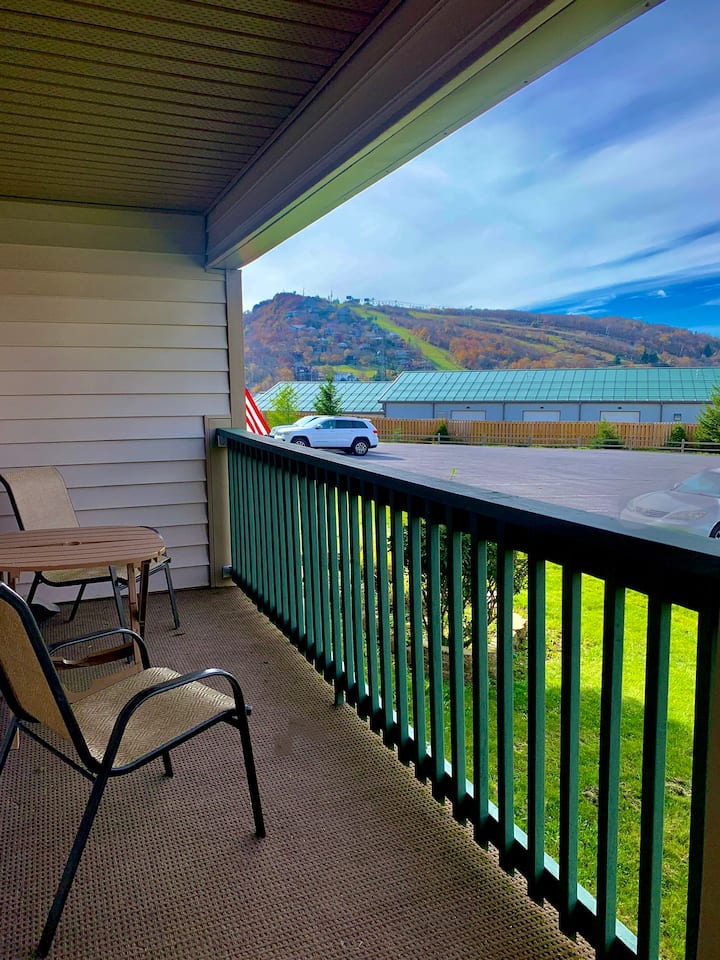 Beech Retreat Pool/hot Tub/hike/bike/winery/tubing - Beech Mountain, NC