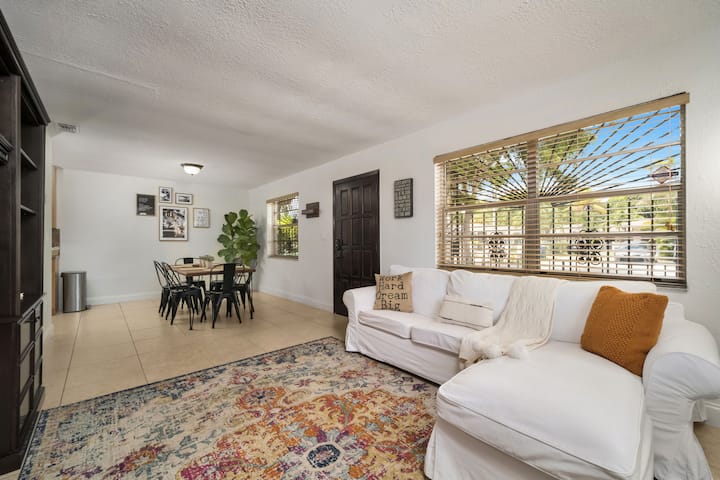 Be Our Guest! Miami 3/2 Home - Miami Springs, FL
