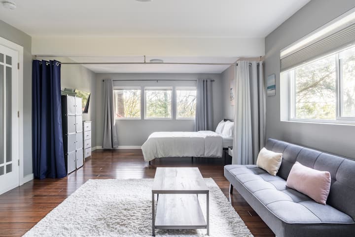 Spacious 400sqft Private Queen Suite! - Kenmore, WA