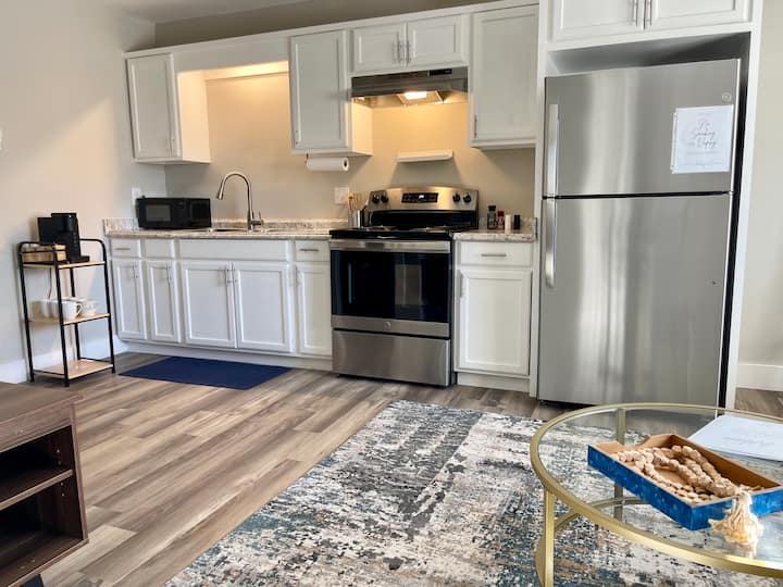 Downtown 1/1 Apt (#4) - Brand New! - Florence, AL