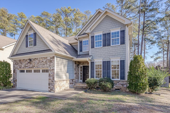 Lawrence Homestead @ Walnut St Park | Fenced | 4br - Cary, NC